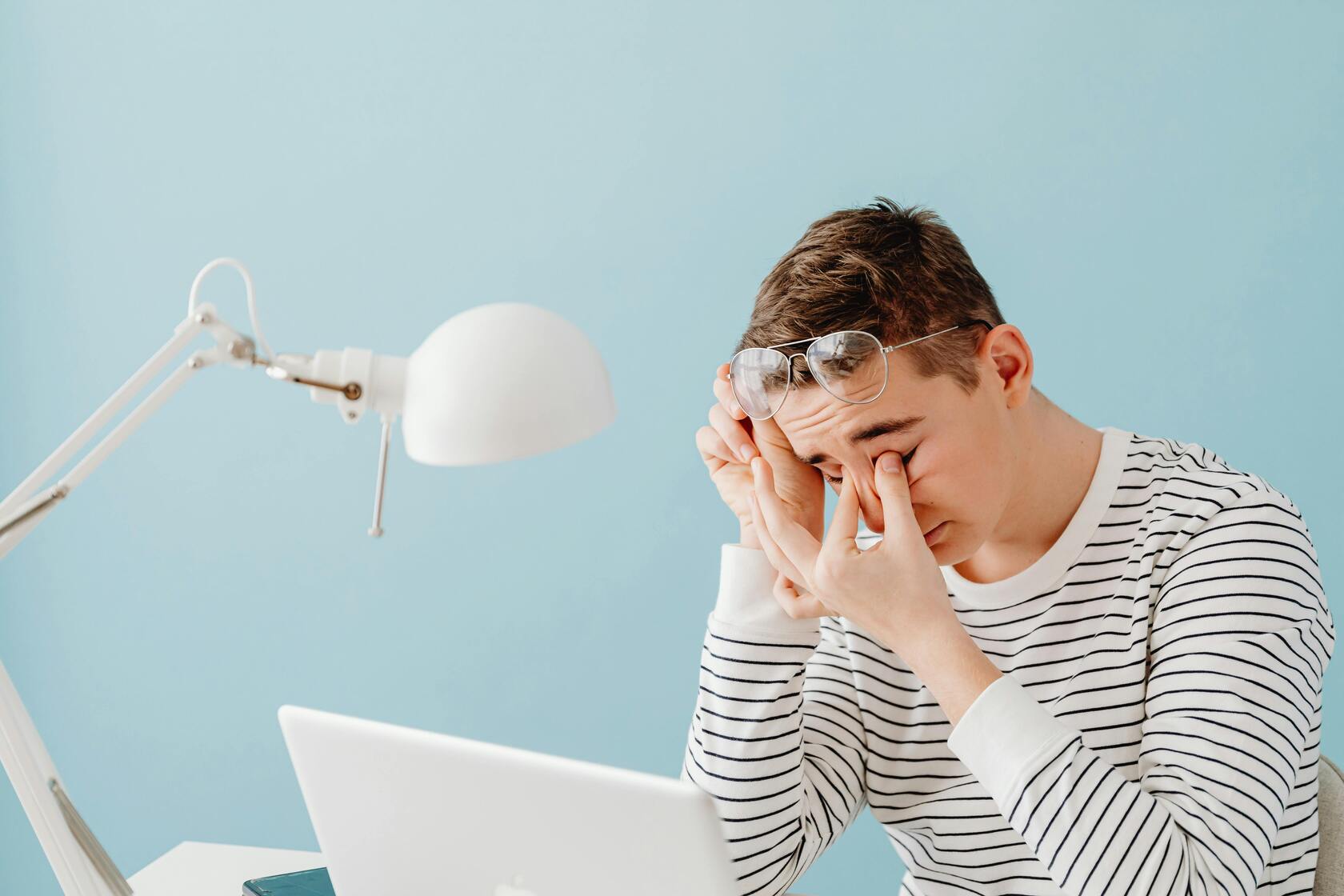 How To Prevent Eye Strain: 10 Tips For Eye Health At Your Desk Setup